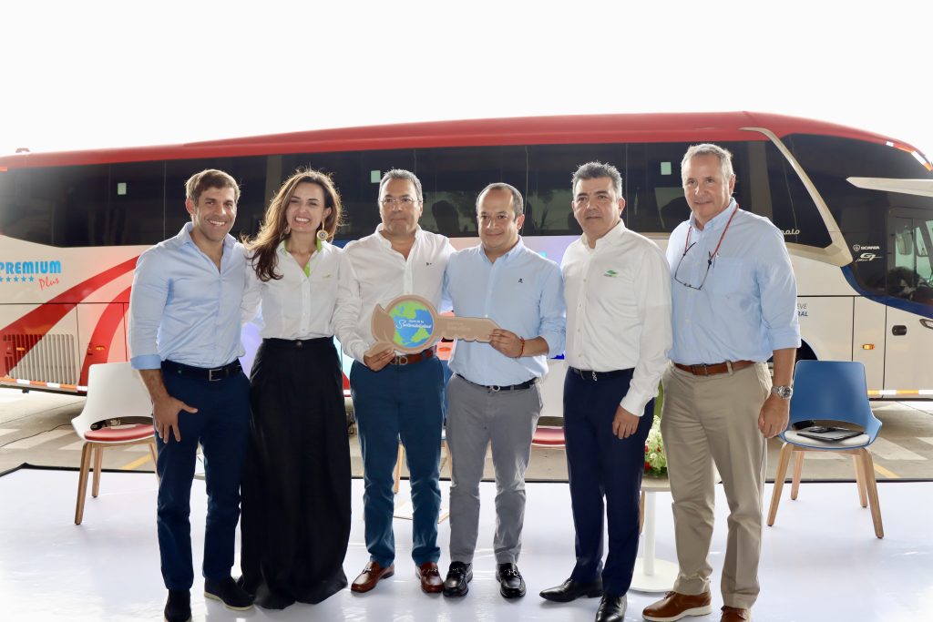 Primer bus interdepartamental con funcionamiento 100% a gas natural ...
